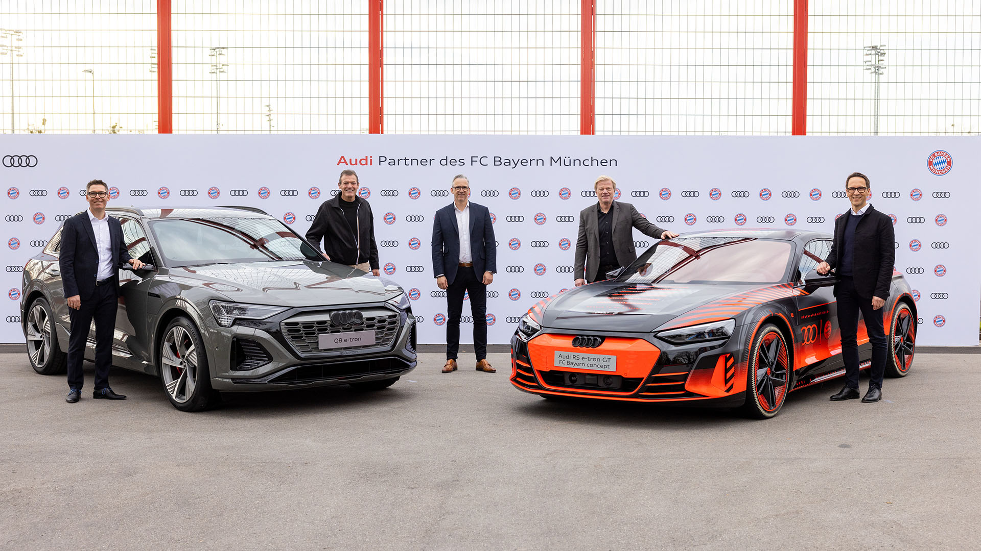 Los profesionales del FC Bayern reciben los nuevos coches de Audi